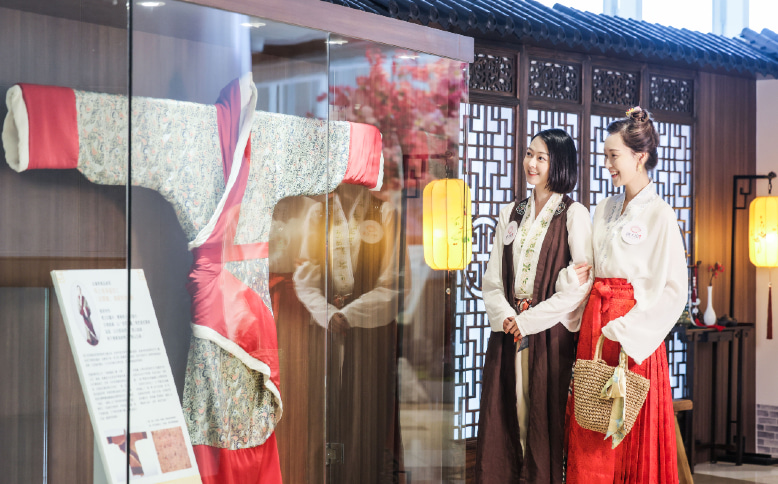 Unlocking the Potential of Cultural Economy with Hanfu