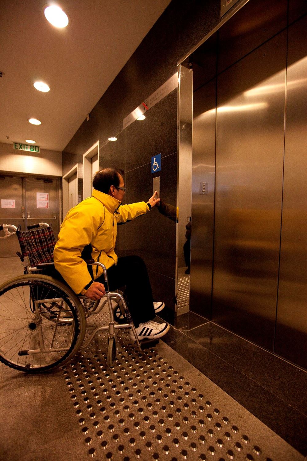 領匯斥資二億港元 提升物業「暢通無阻通道」設施全面達至最新標準 | 領展